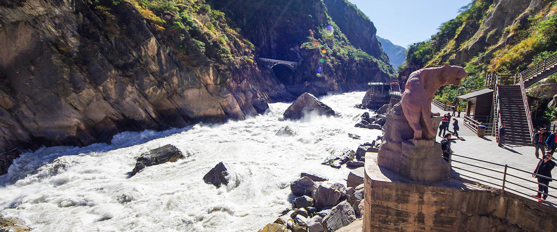 Tiger Leaping Gorge Guide: Hiking Routes, Map, Travel Tips