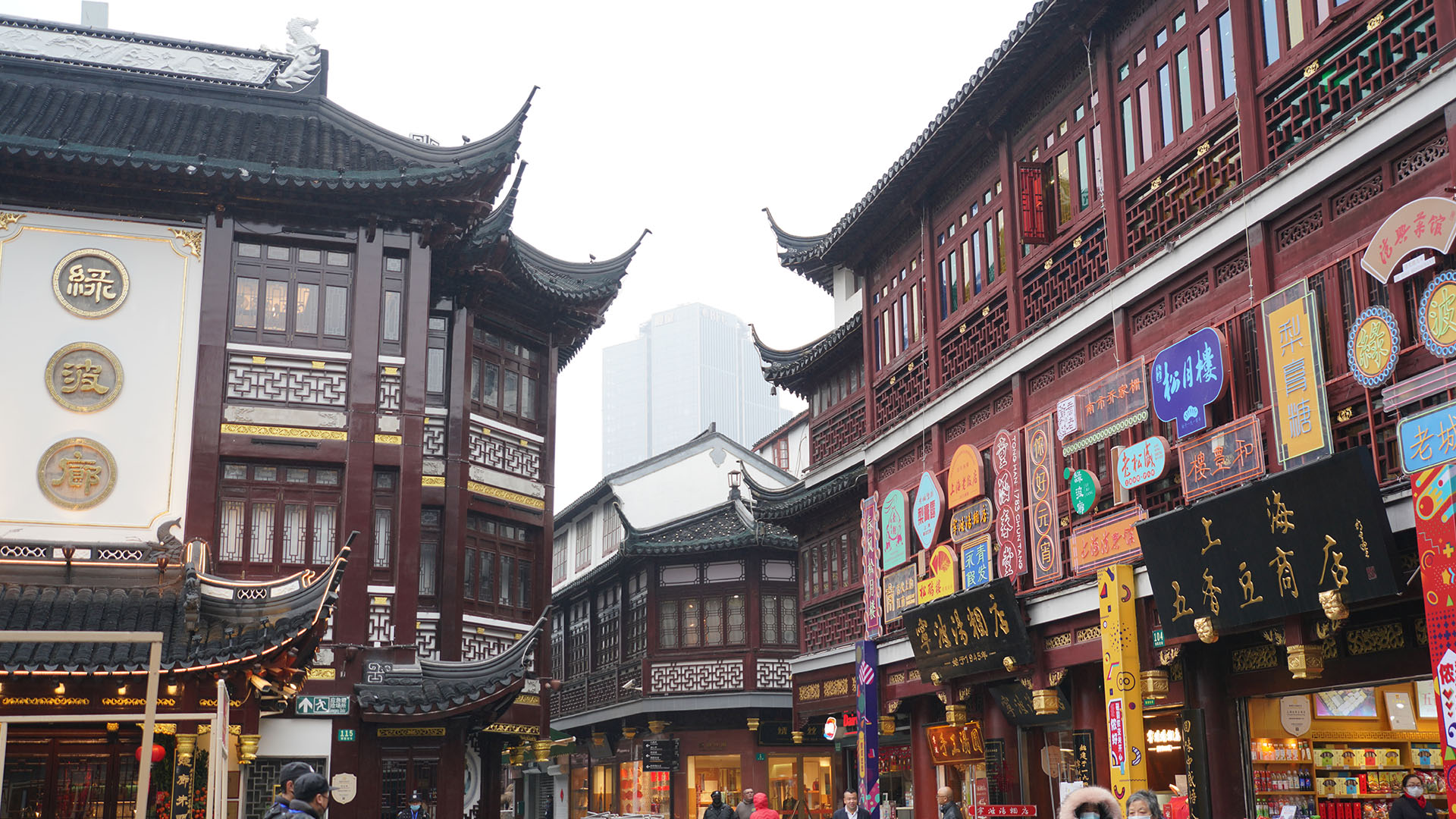 Yuyuan Bazaar: What to Buy on Your Shanghai Tour