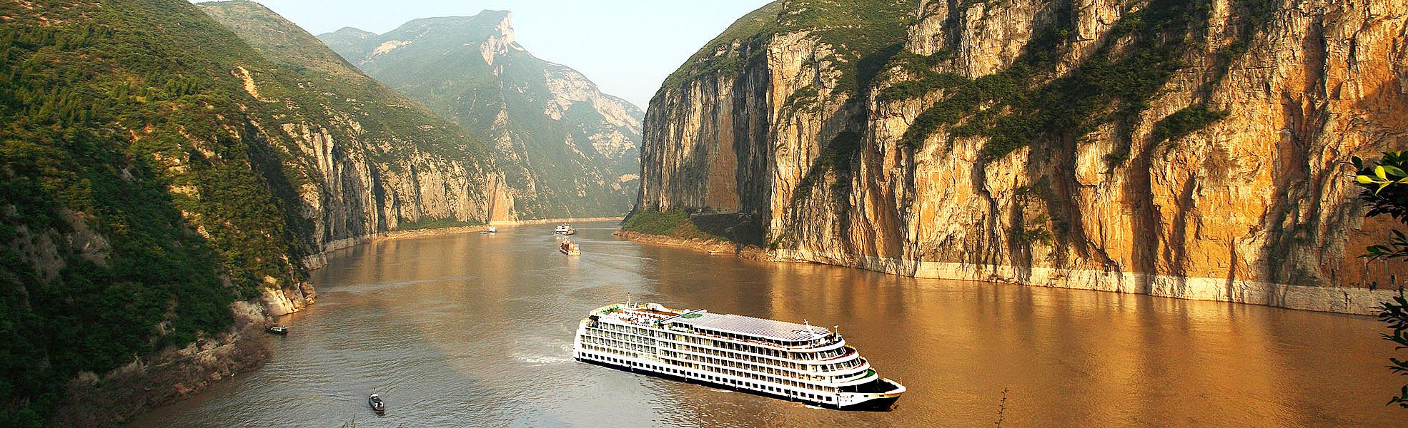 Great Wall & Yangtze River Cruise-Escorted China Tours in 13 Days