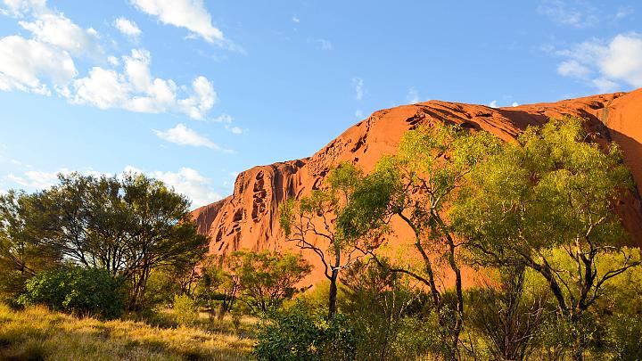 Australia Essential Vacation: Sydney, Great Barrier Reef & Uluru